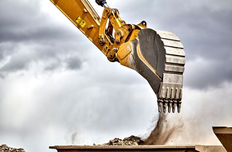 Kuku Bucket Beko & Excavator Berkualitas - Maria Jaya